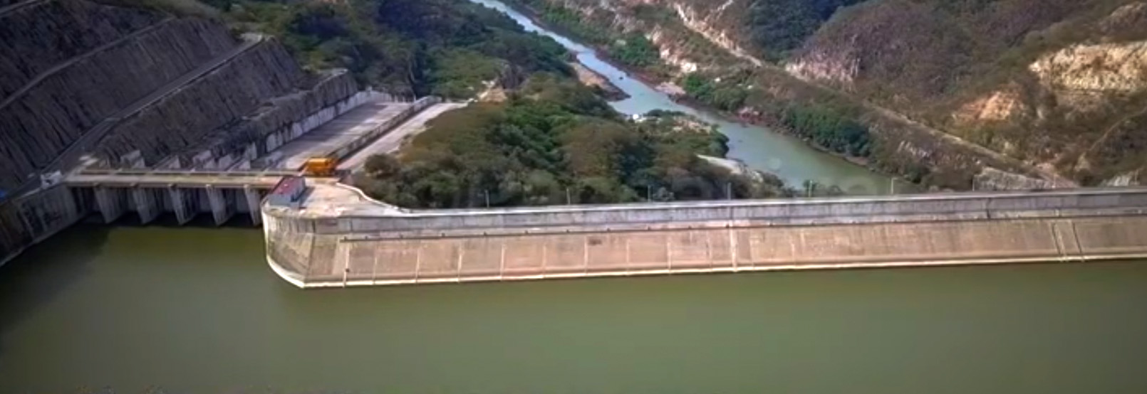 Presa Hidroeléctrica de Aguamilpa